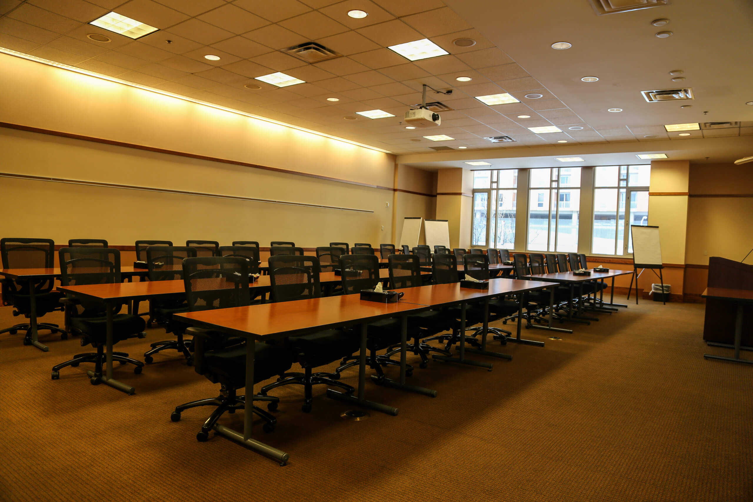 219 Trunkenbrod/Sellery Executive Classroom | Spaces | UW Conferences ...