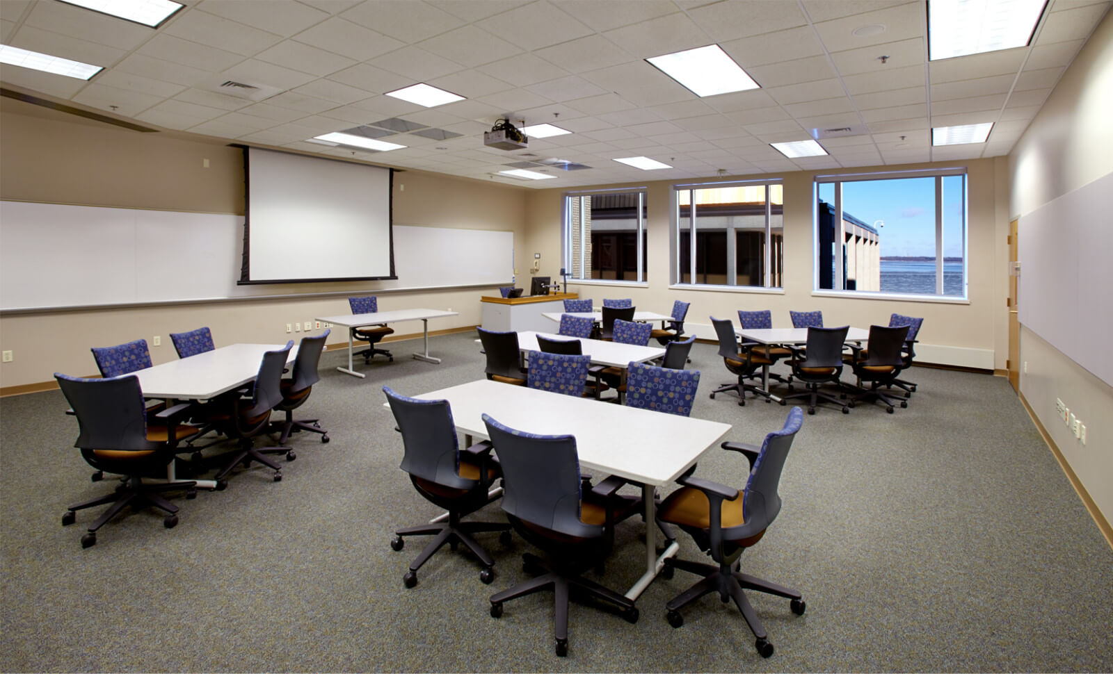 Room 225 | Spaces | UW Conferences & Events