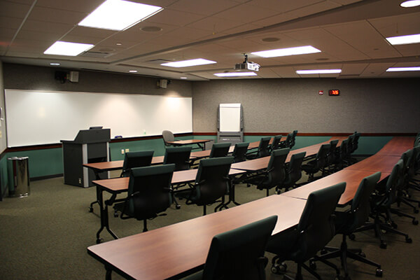Classroom 3560 (Stephen Petersen Family Classroom) | Spaces | UW ...